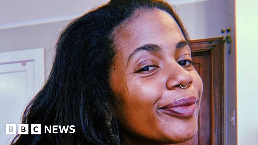 Non-binary trans author up for Women's Prize for Fiction - BBC News