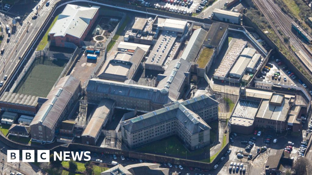 HMP Cardiff 'bucks trend' on rising violence - BBC News