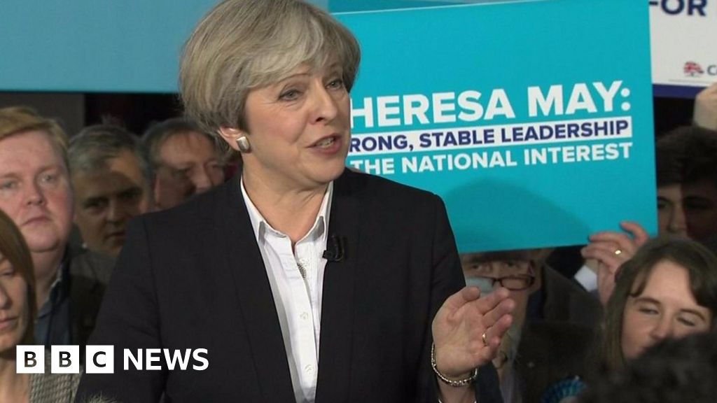 Brexit: Juncker dinner account is 'Brussels gossip' - May - BBC News