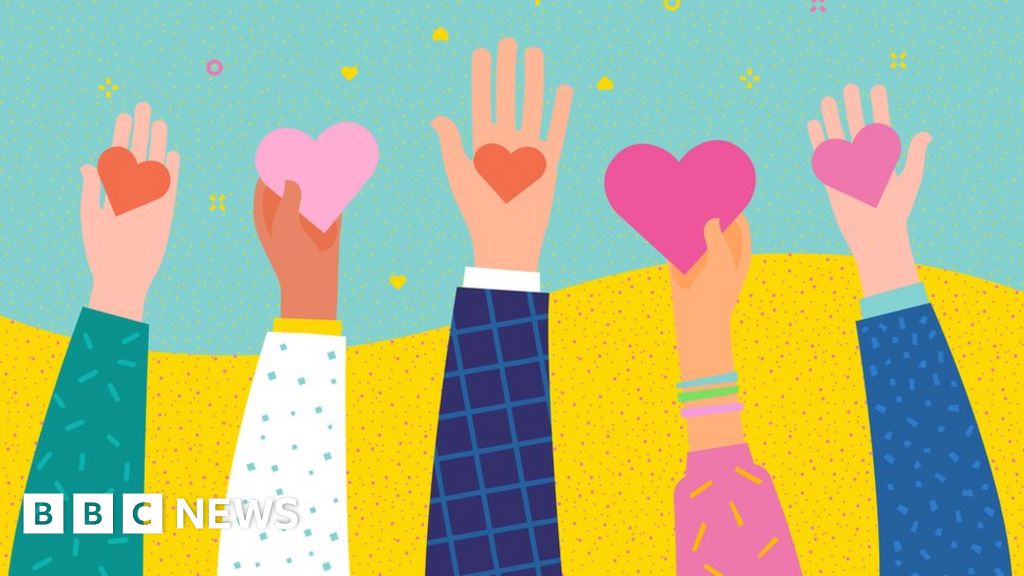 Why being kind could help you live longer - BBC News