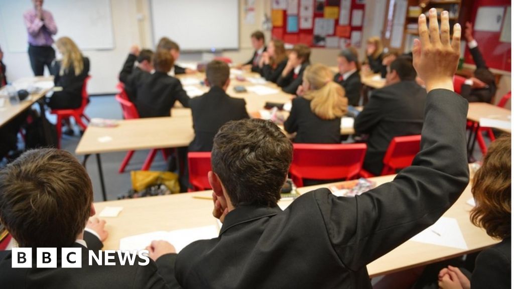 More schools use pupil premium to offset cuts, says charity - BBC News