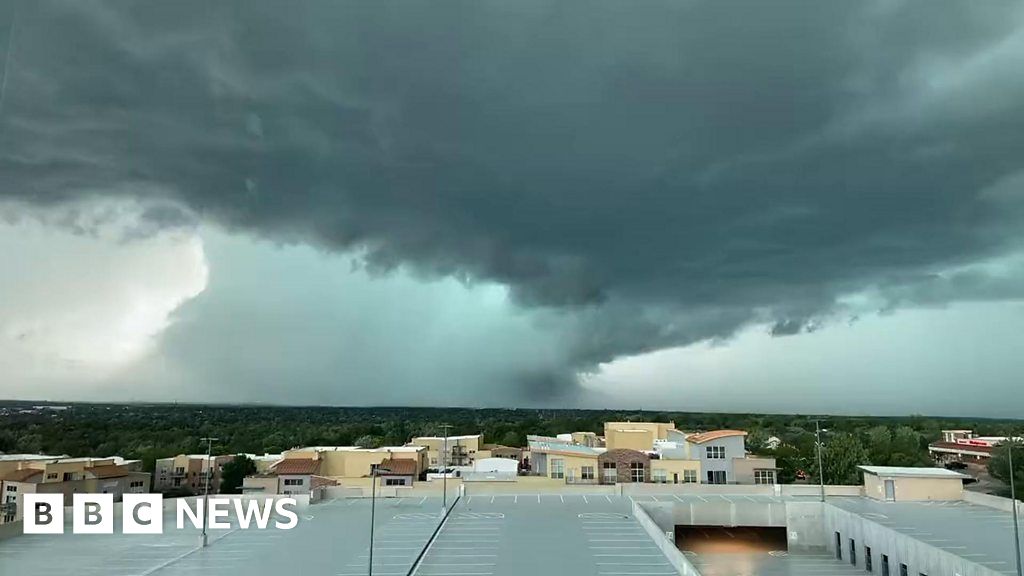 Ominous storm clouds filmed in timelapse - BBC News