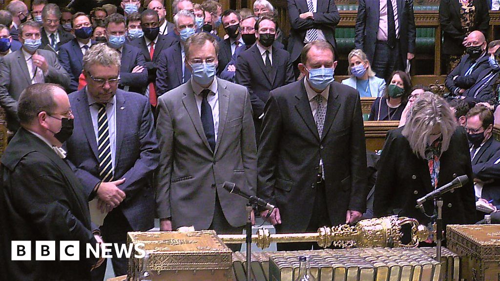 Covid: Mandatory face masks in England approved by MPs