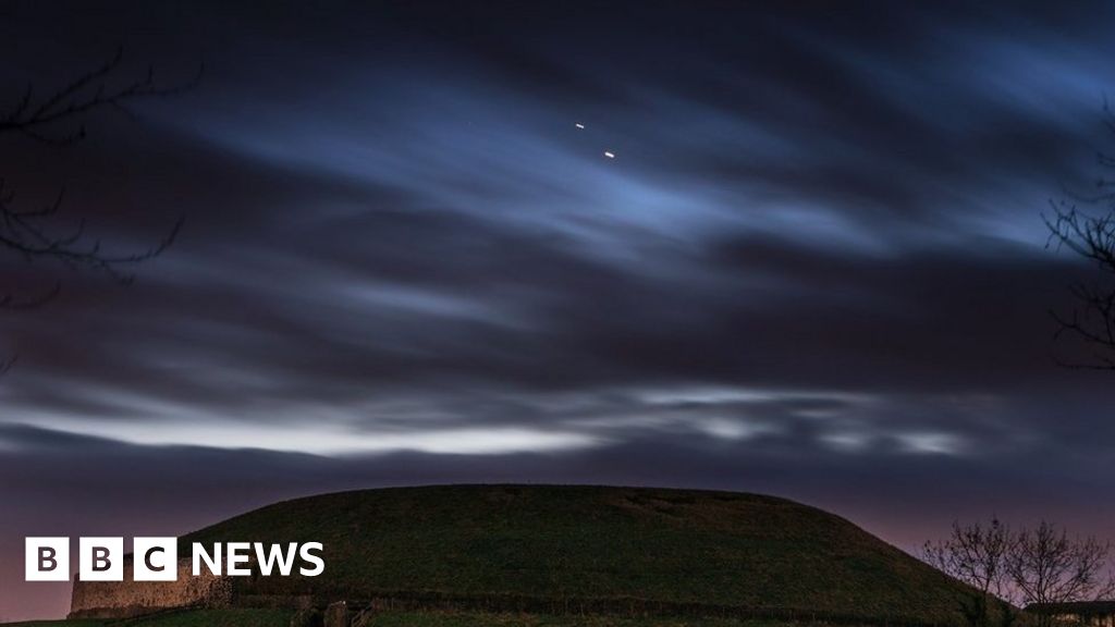 Winter solstice: Jupiter and Saturn 'merge' in rare celestial event ...