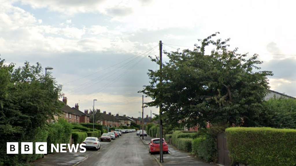Leeds: Investigation after man injured in shooting