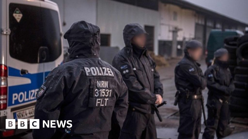 German raids: Police target DWR Islamist group - BBC News