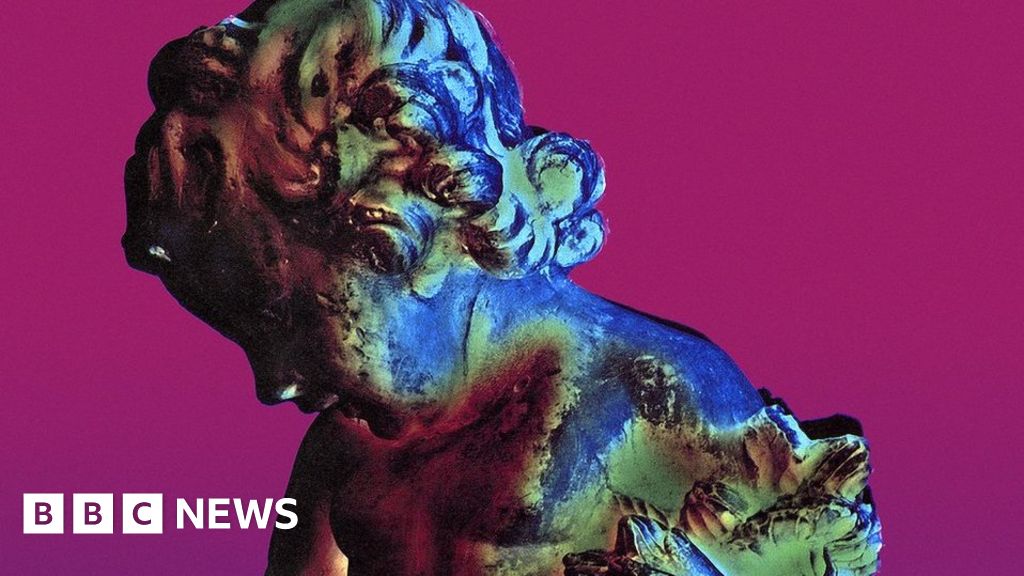 Photographer Trevor Keys album sleeves go on show - BBC News