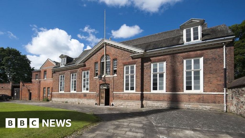 Leicester castle's secrets shared by phone app - BBC News
