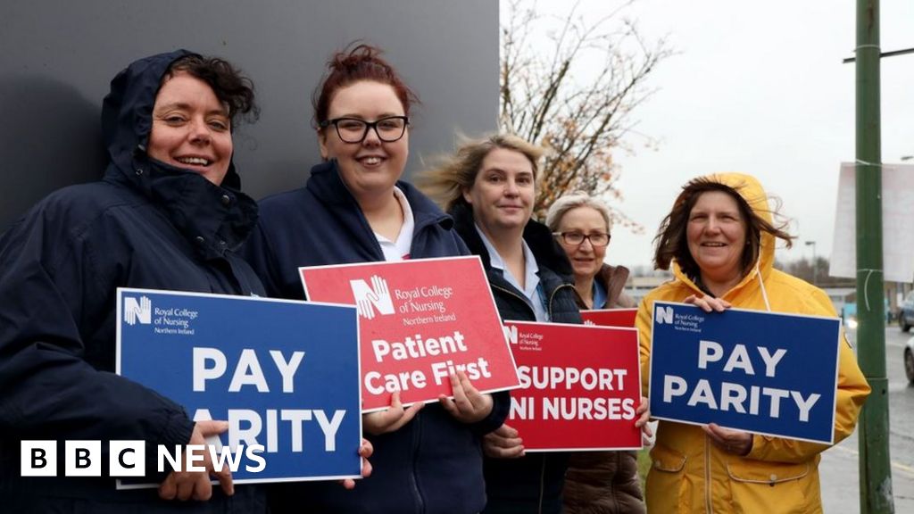 Health workers' strike: Nurses begin further 48 hours of action - BBC News