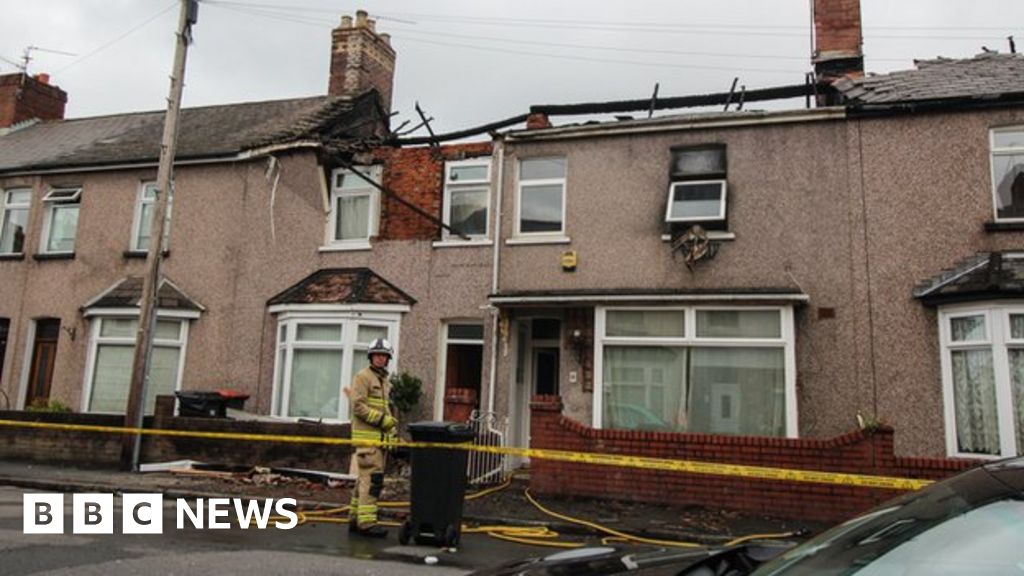 Newport house fire spreads to neighbouring properties - BBC News