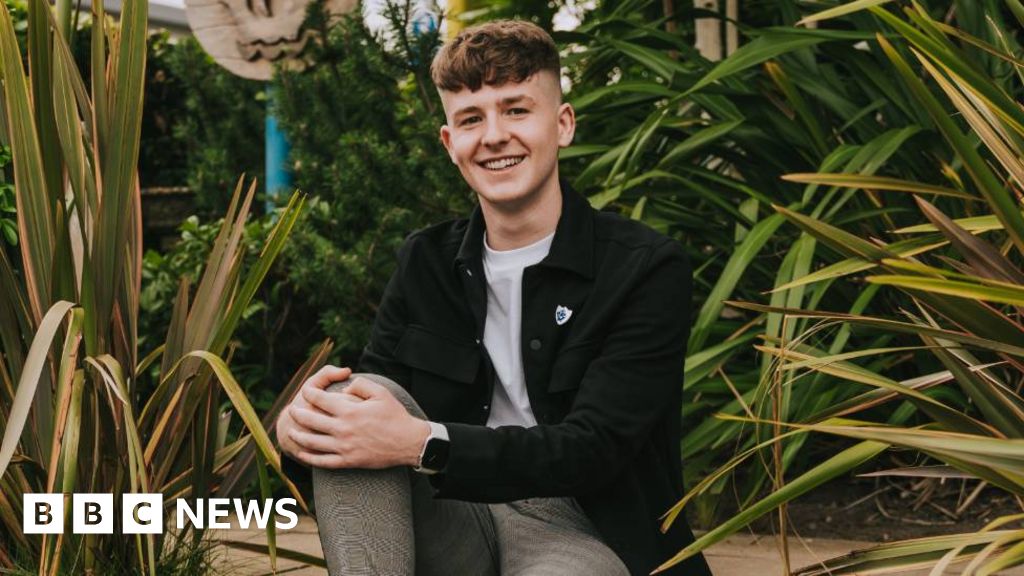 Adam Beales: Blue Peter announces its 40th presenter - BBC News