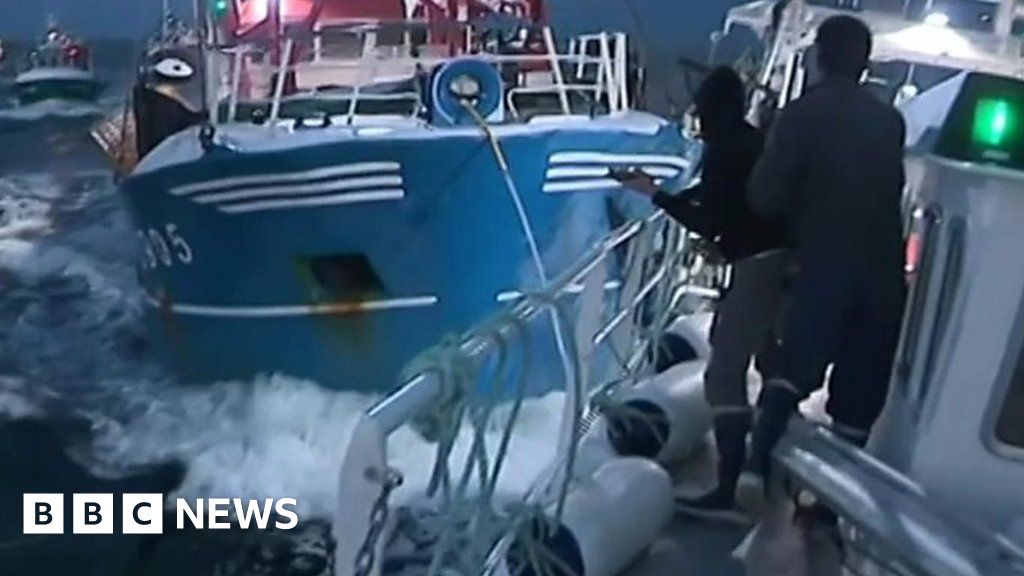 Boats collide over scallop fishing - BBC News