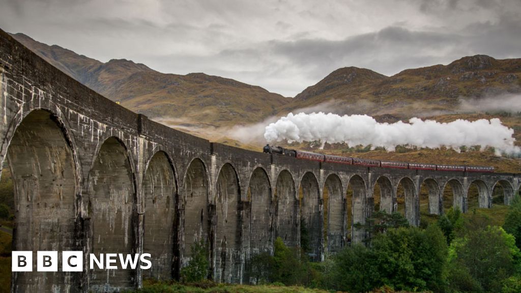 Jacobite train to star in Trainspotting Live show - BBC News