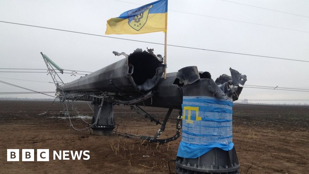 Ukraine crisis: Crimea in the dark in Russia power row - BBC News