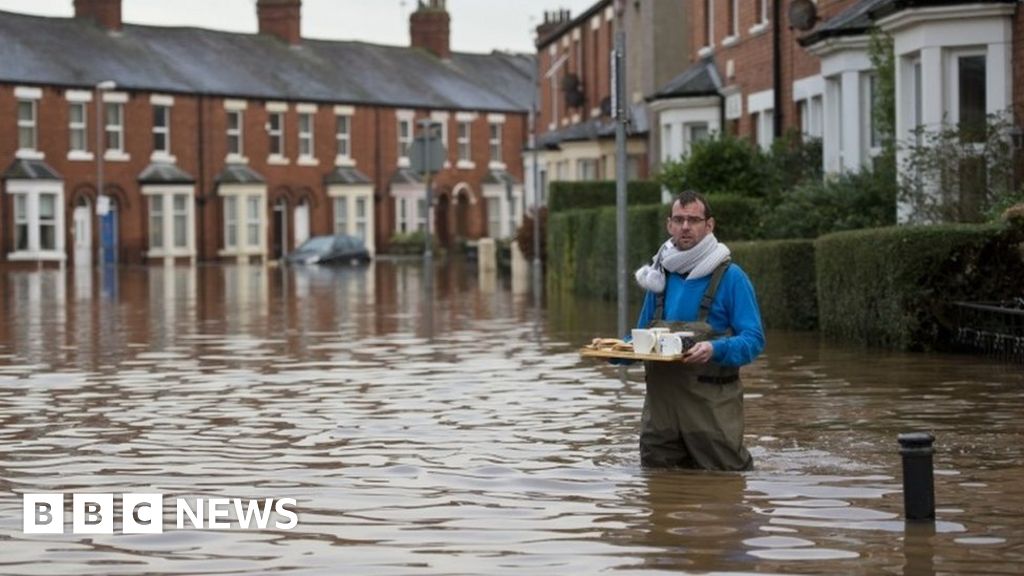Infrastructure 'still faces flood risk' - BBC News