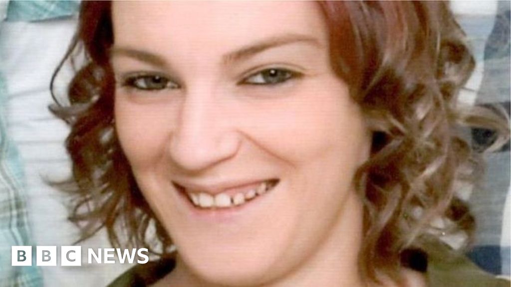 Natasha Carruthers death: Nathan Phair trial begins - BBC News