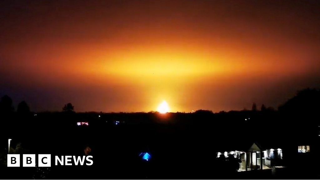 Fireball in Oxfordshire turns sky orange after lightning strike
