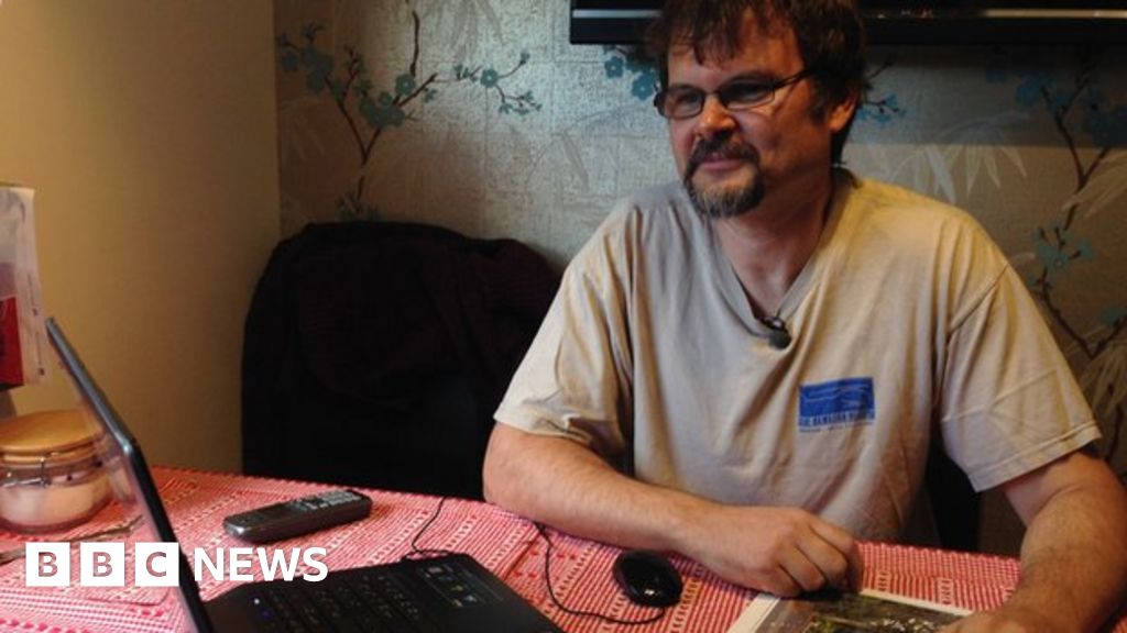 Man loses 18-year credit rating wrangle - BBC News