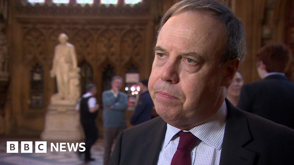 Nigel Dodds 'would rather stay in the EU than risk union' - BBC News