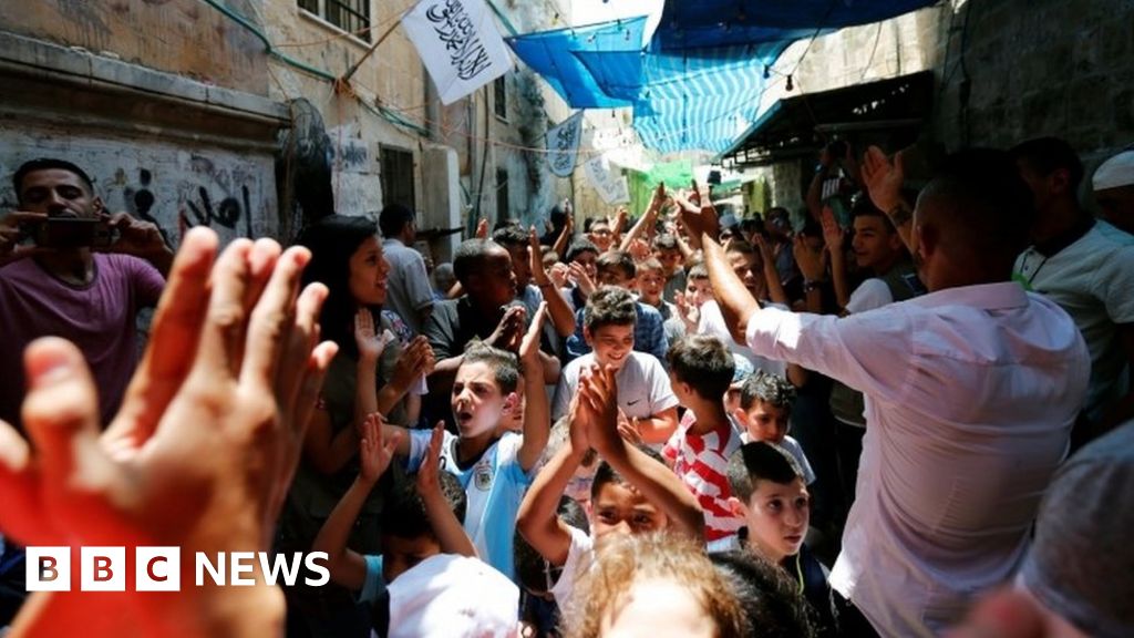 Israel removes Jerusalem flashpoint security apparatus