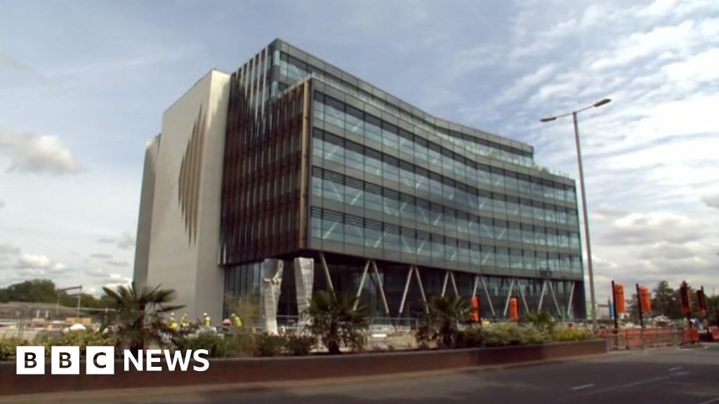 Energy provider SSE moves HQ to new Reading town centre location - BBC News