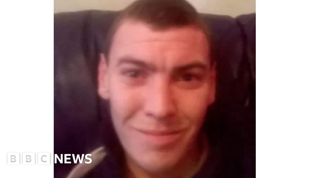 Men in court over Falkirk canal murder - BBC News