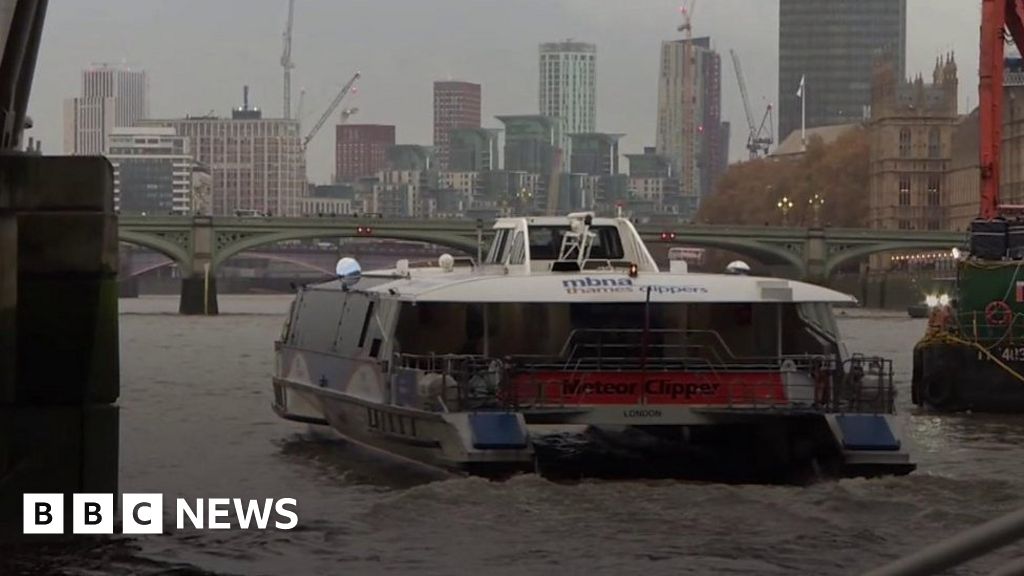 Building London's new Thames Clipper - BBC News