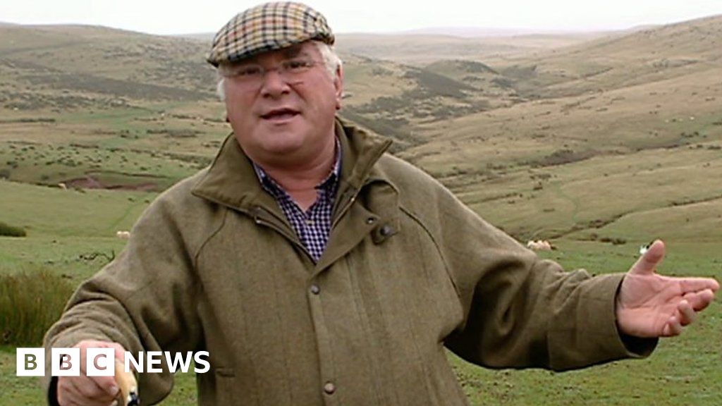 Dai Jones: Tributes to 'unique character' TV personality - BBC News