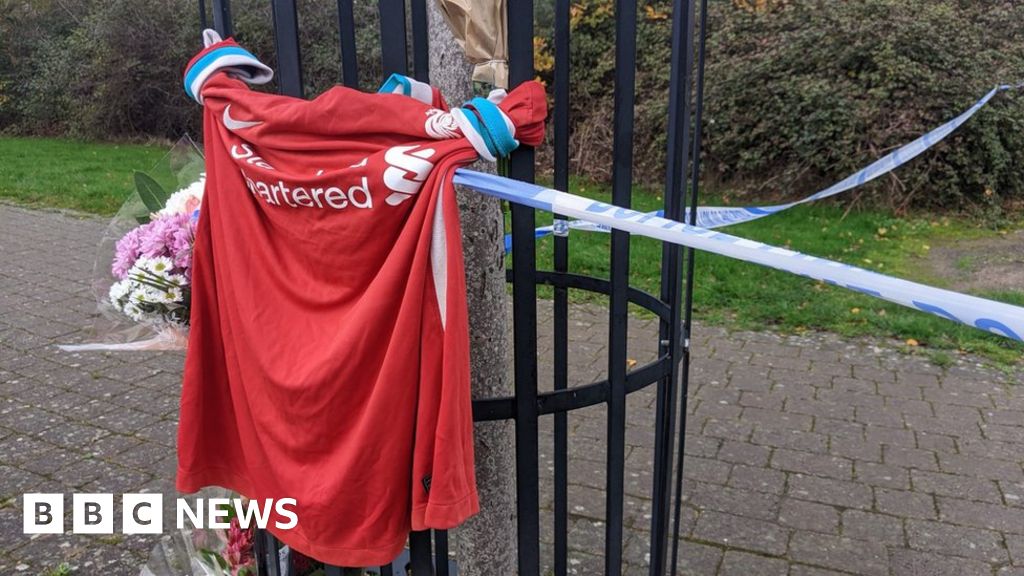 Swindon stabbing: Police presence increased after murder - BBC News