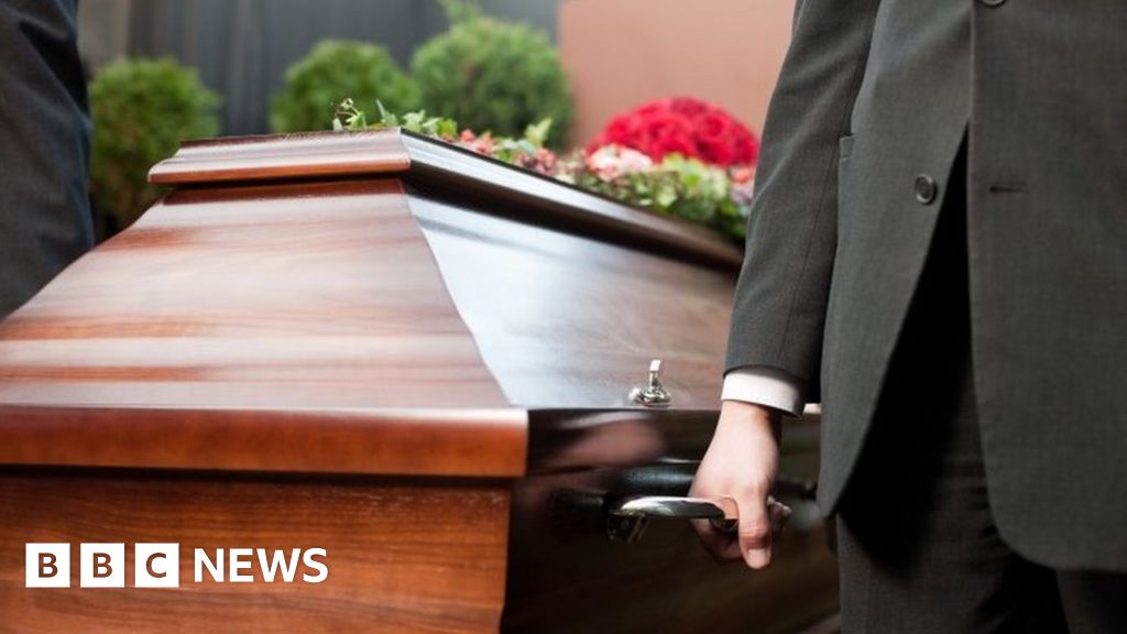 Coronavirus: MPs urge churches to allow small funerals - BBC News