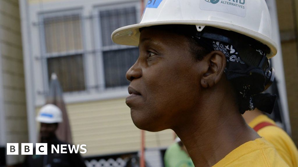 Once homeless under a bridge, now working high up on a roof - BBC News