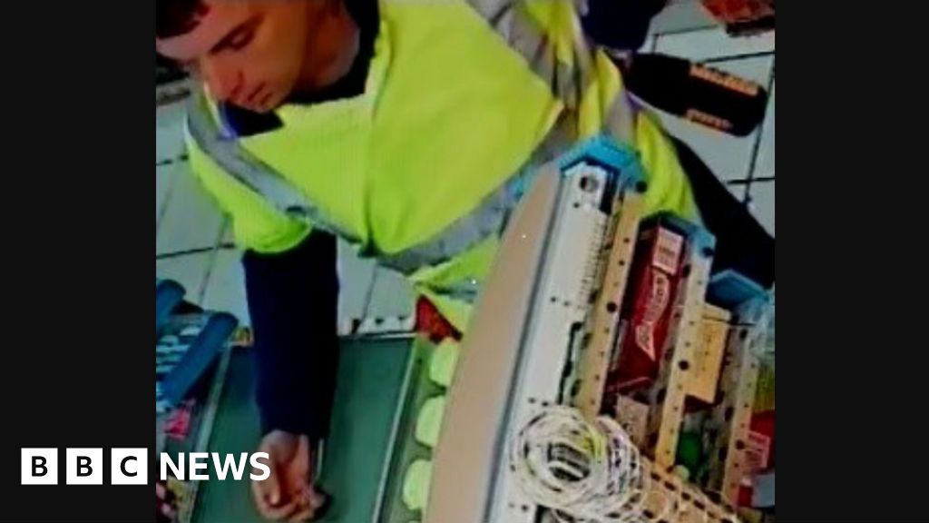 CCTV appeal to catch knife-wielding Buckfast robber - BBC News