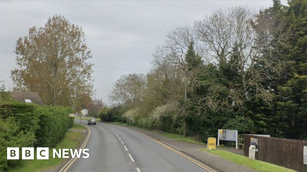Man dies and three injured in four-car Evesham crash - BBC News