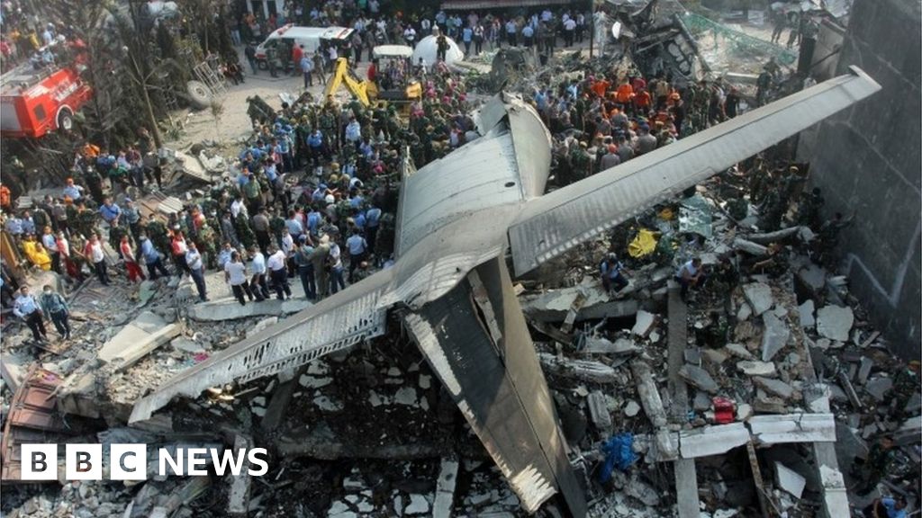 Indonesia transport plane crash death toll rises - BBC News