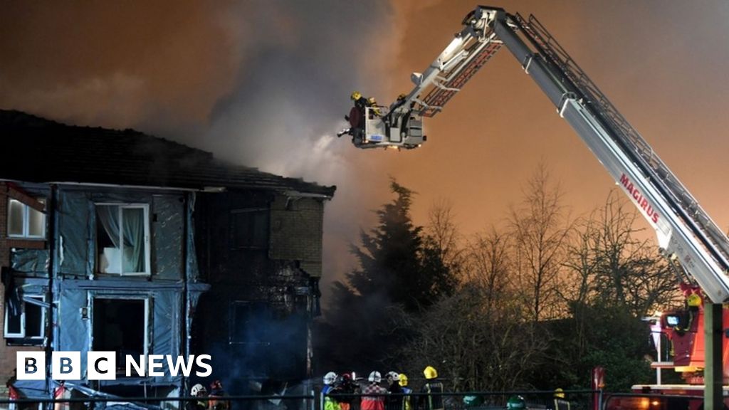 Hornchurch flats explosion: Two men arrested - BBC News