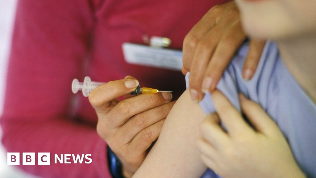 Sheffield school's measles outbreak halted by vaccine jabs, meeting ...