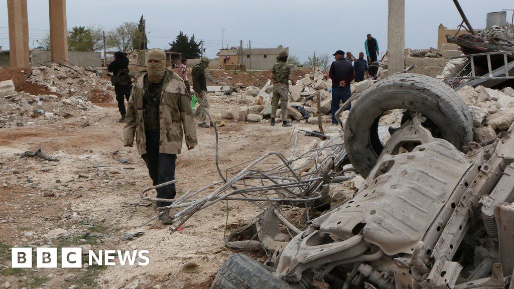 Fighting around key Syria town 'leaves 47 dead' - activists - BBC News