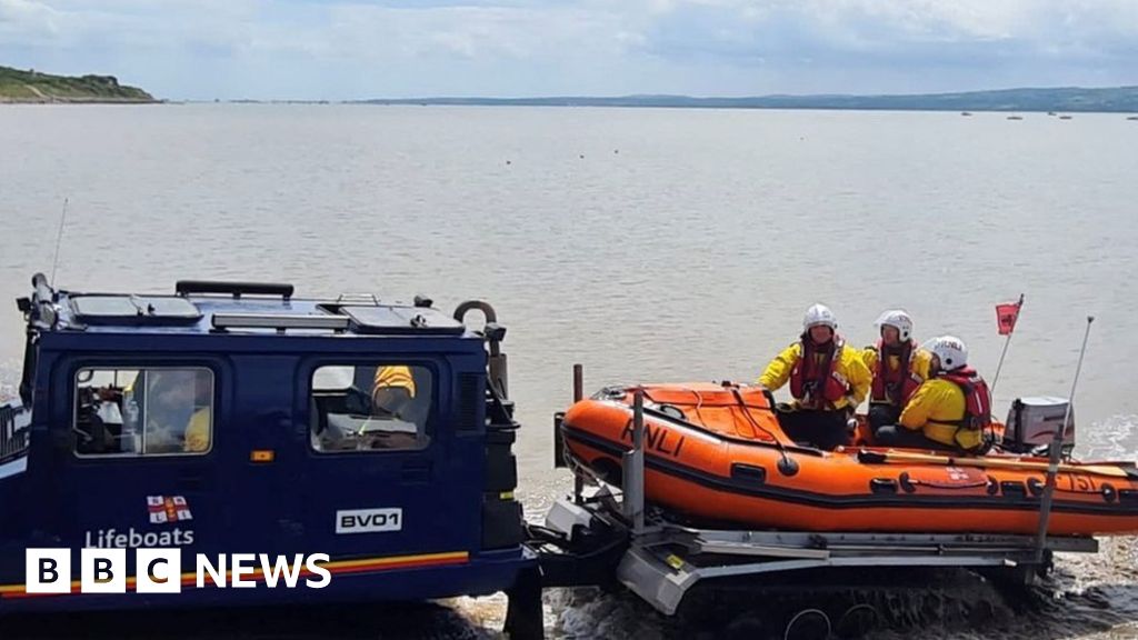 Off-duty nurses and lifeboat save cold water shock swimmer