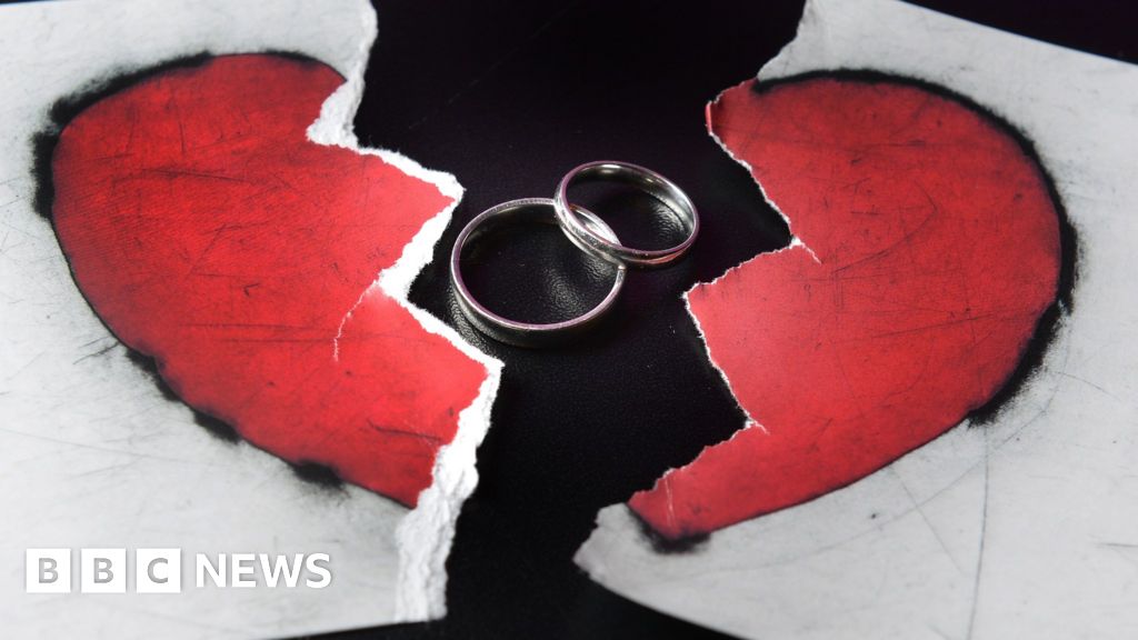 Divorce form error 'could have led to unfair settlements' - BBC News