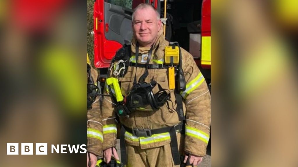 Covid-19: Tributes paid to 'devoted' Bedfordshire firefighter Chris ...