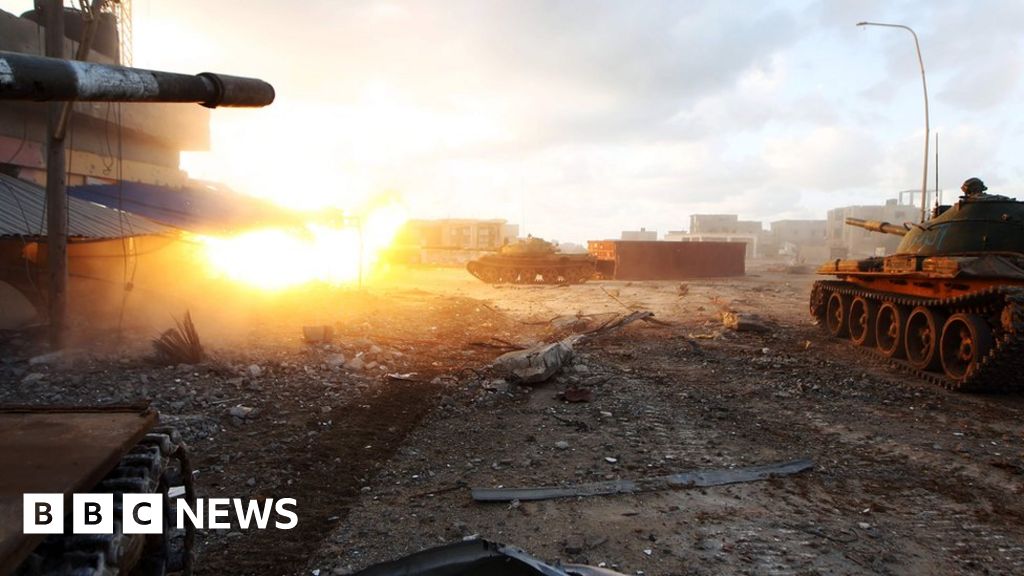 Libyan Islamists lose Benghazi district to Haftar's forces - BBC News