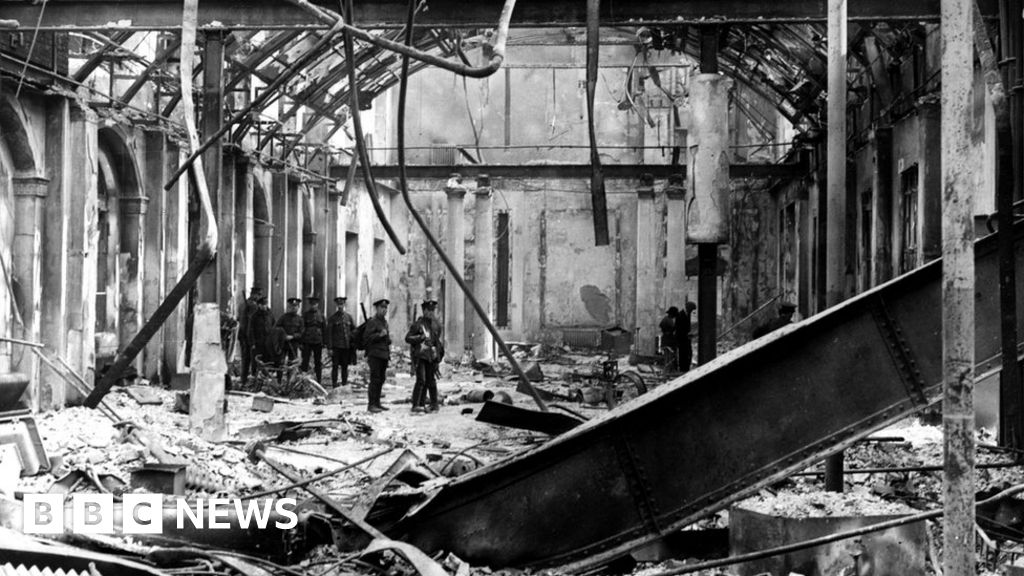 Rare Easter Rising photos show Dublin in rubble - BBC News
