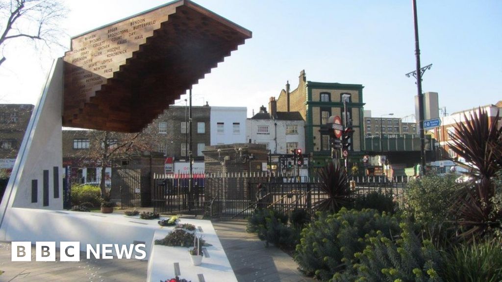 Bethnal Green Tube disaster's 75th anniversary marked - BBC News