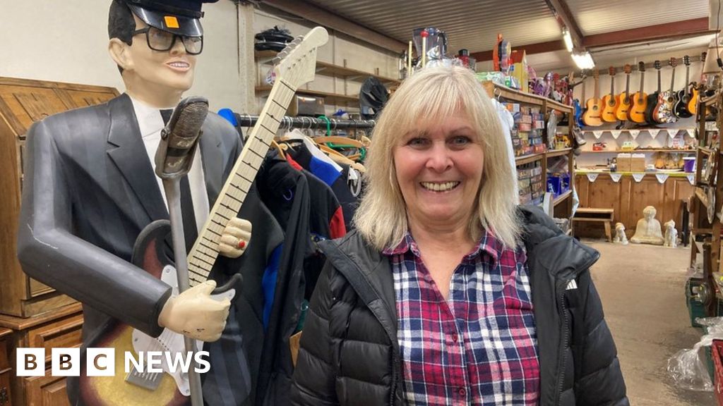 South Gloucestershire Wot Not second-hand shop turns 40 - BBC News
