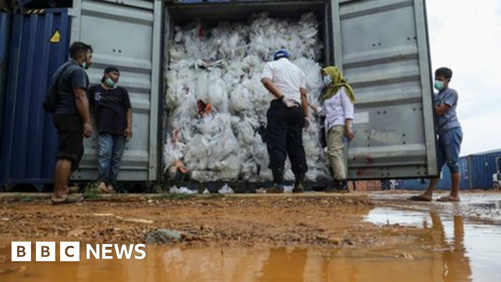 US top of the garbage pile in global waste crisis - BBC News