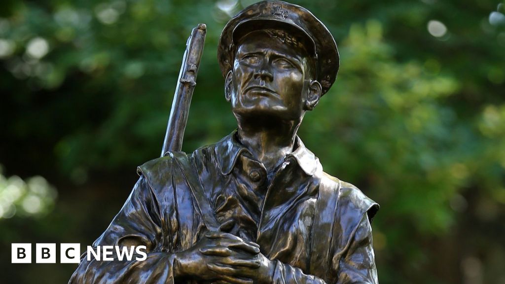 WW1 statue unveiled in Canterbury by Queen Margrethe - BBC News