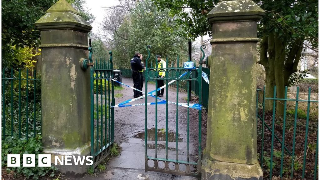 Police investigate body found in Edinburgh river - BBC News