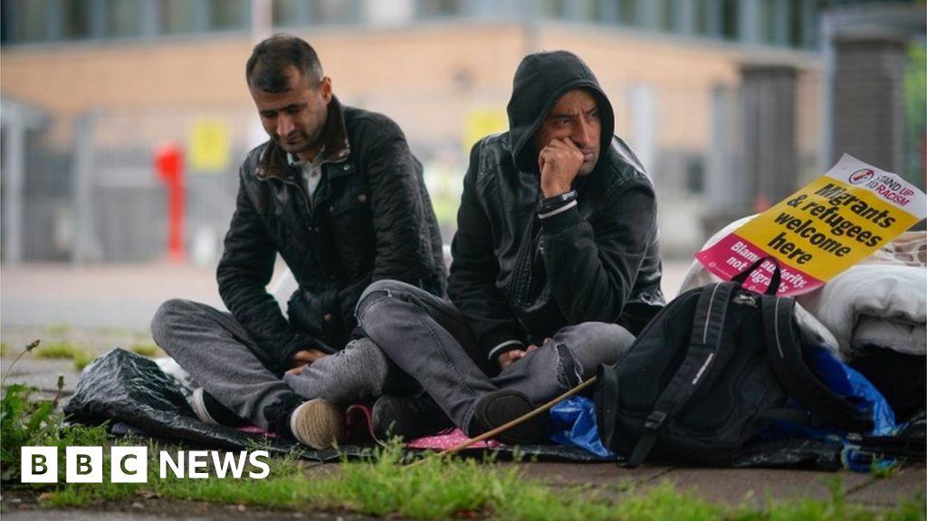 Serco to restart asylum seeker lock-change evictions - BBC News