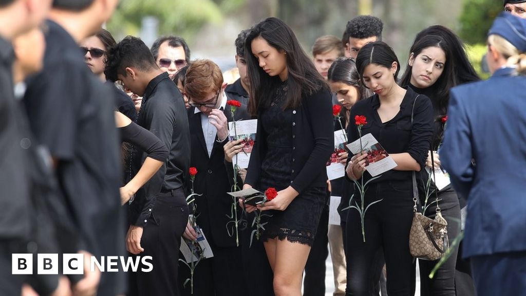 Trump pushes for ban on gun 'bump stocks' - BBC News