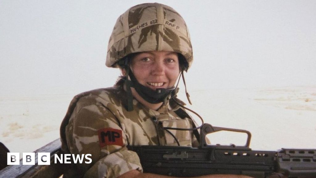 Ex-RAF policewoman with MS to compete at Veteran Games - BBC News